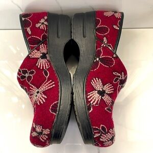 Dansko | Shoes | Dansko Sanita Burgundy Floral Daisy Tapestry Clogs ...